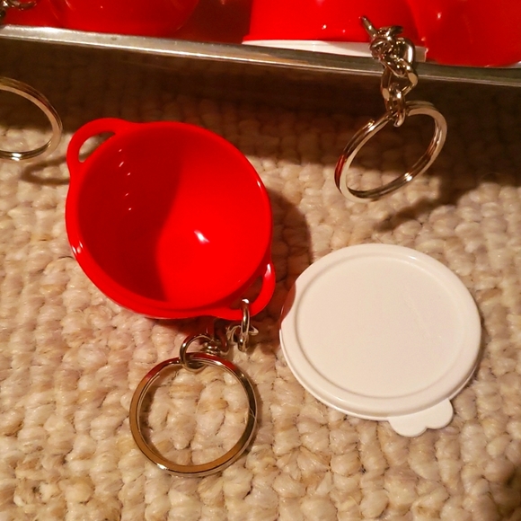 Tupperware | Accessories | New Tupperware Mega Thatsa Bowl Keychain ...